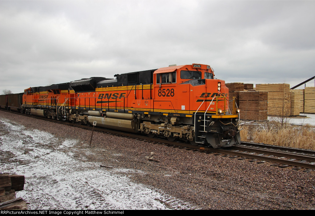 BNSF 8528